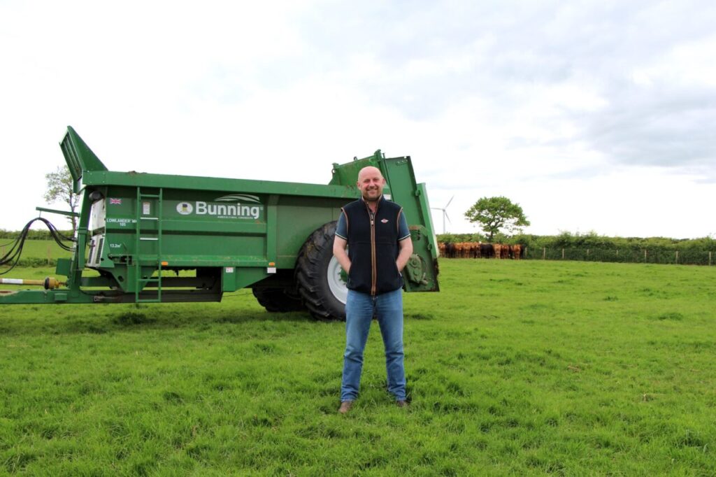 Muck spreaders, rear discharge manure spreaders from GT Bunning